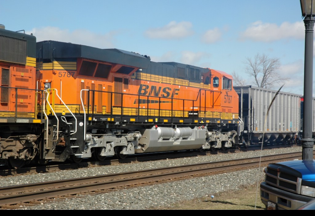 BNSF 5787, West on CSX